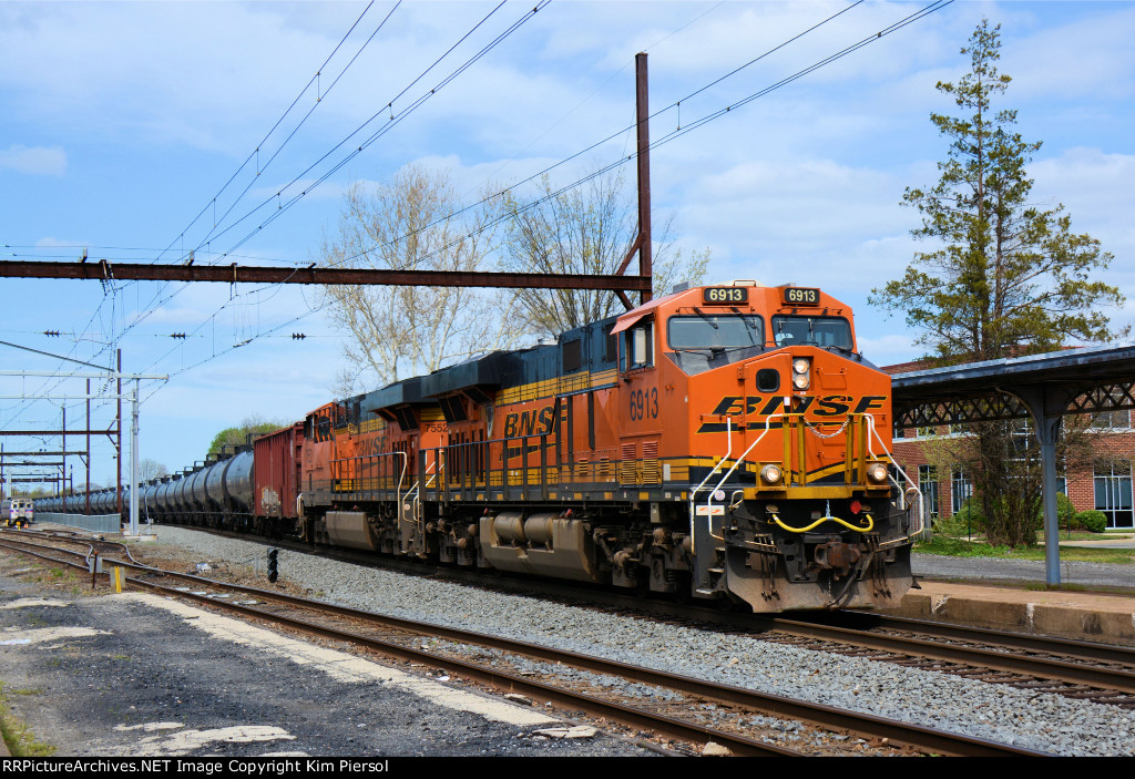 BNSF 6913 CSX Train K138 Crude Oil Loads